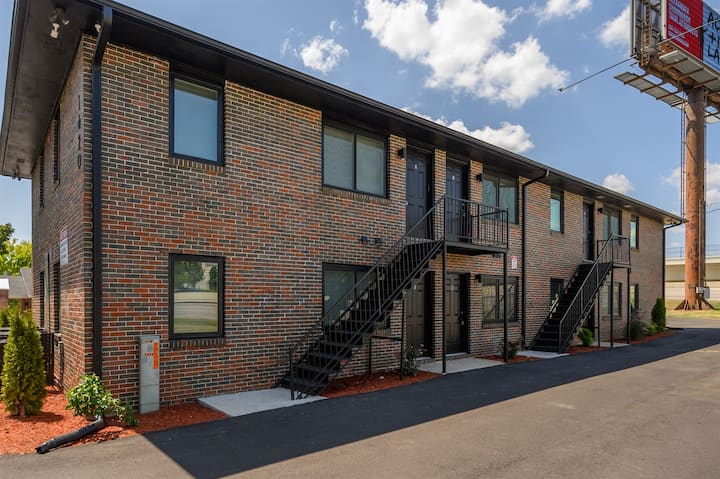 Central Duo Suites - Big Groups/parking/queen Beds - Homewood, AL