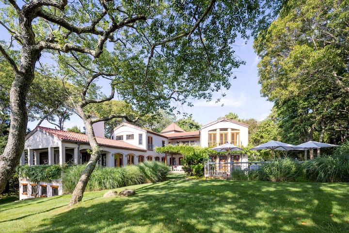 Rovetravel | Bluffside Cove | Villa W/pool & Sauna - Greenport, NY