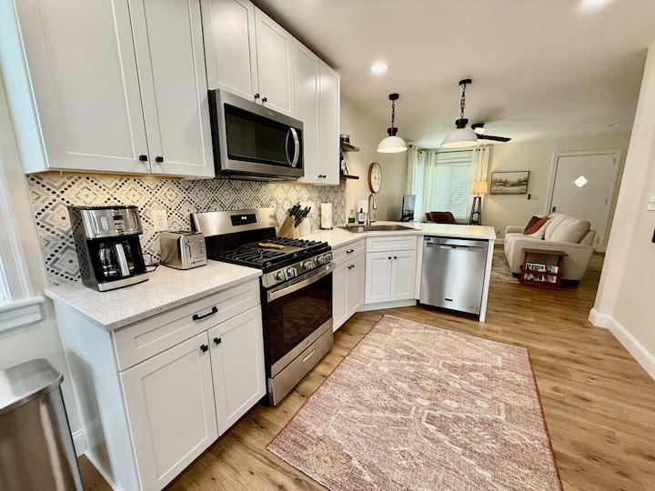 Bricklet | Small House, Big Charm Near Hpu/market - High Point, NC