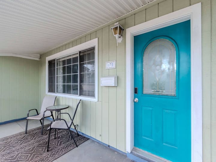 The Largo Coastal Cottage - Largo, FL