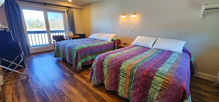 Juniper Motel- Water Front - Double Queen - Greenville, ME