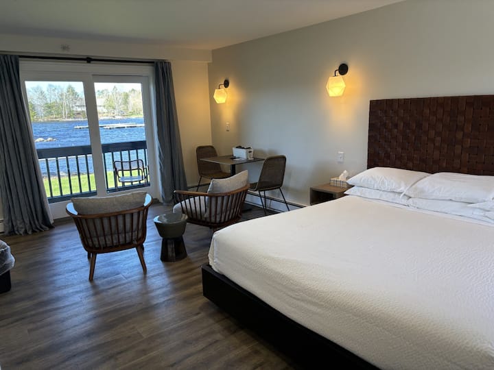 Juniper Motel-waterfront -King Suite + Cooktop - Greenville, ME