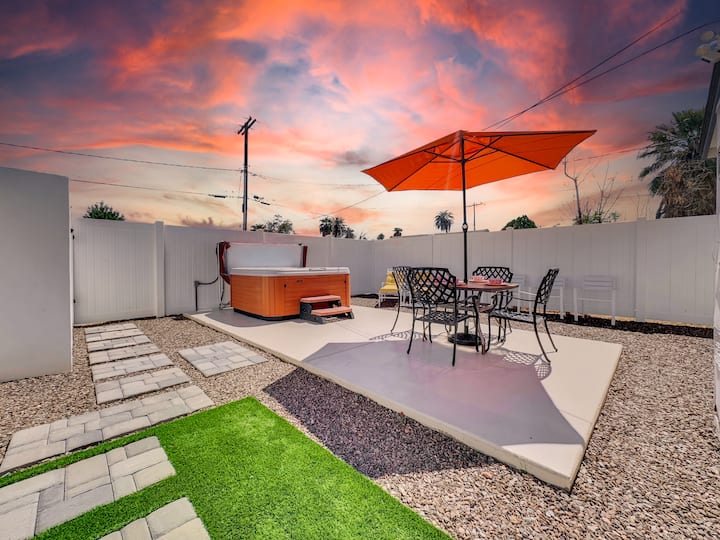 Super 2 Bed With Private Hot Tub! Downtown Mesa. - Mesa, AZ