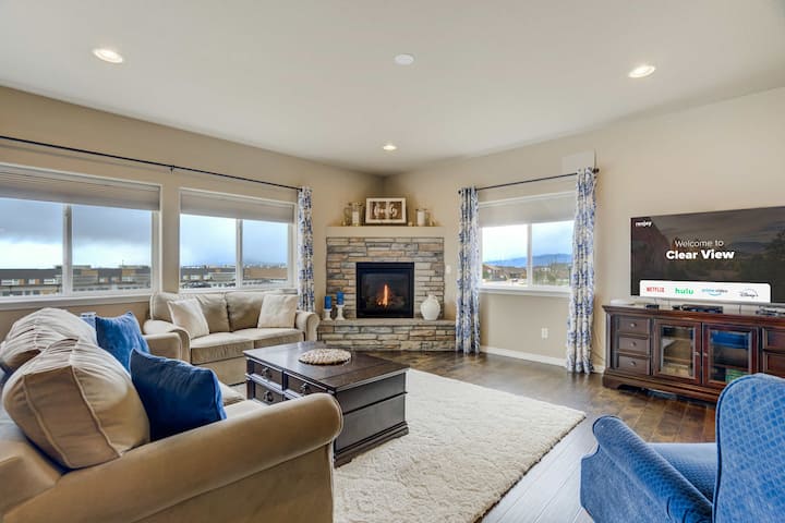 Clear View! Scenic Retreat W/ Work-friendly Spaces - Colorado Springs, CO