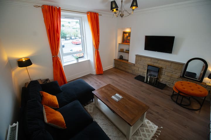 Spacious 3 Bed Terrace With Large Kitchen Diner - Hawick