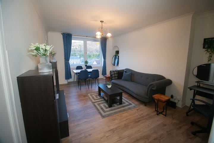 Modern Terrace Flat With Small Games Room - Galashiels