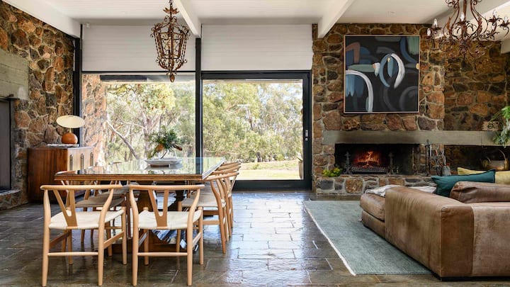 Flow Stone House - Gisborne, Australia