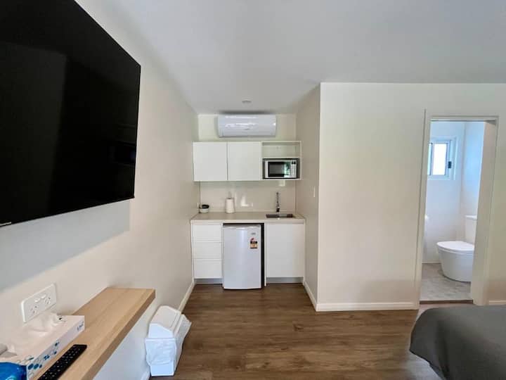Deluxe Studio Cabin - Cootamundra