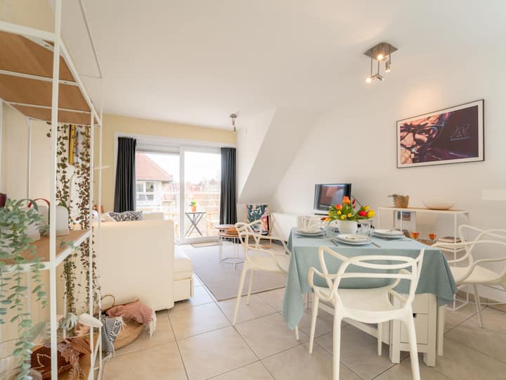 Appartment With Beach Cabine And Parking - De Haan