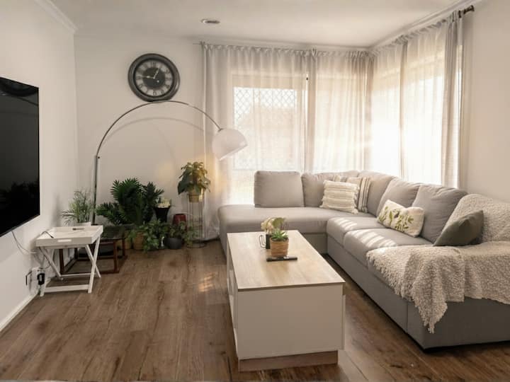 Modern 3bdr Family Home In Werribee - Werribee