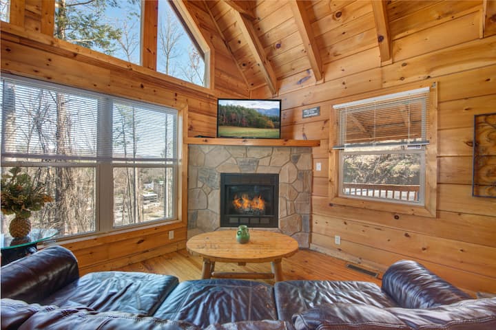 *Cozy 1bd+loft Cabin Near Town! Hot Tub + Games* - Gatlinburg, TN
