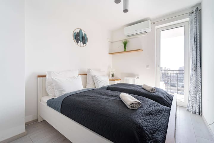 Central - Sunny - Spacious - Balcony - Budapest
