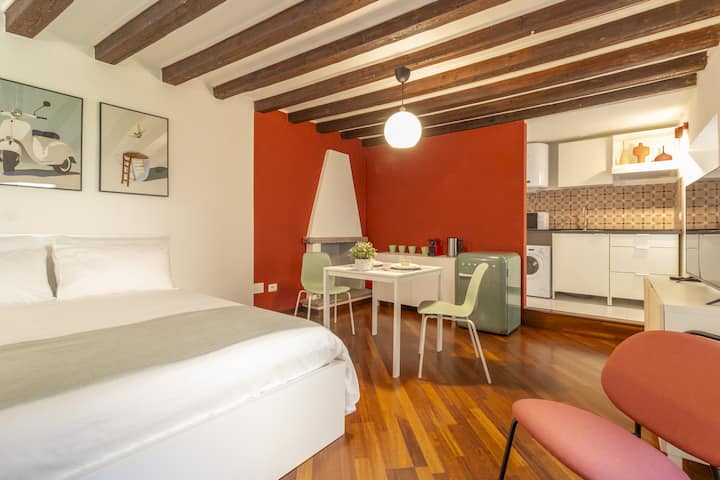 [7’ Walk To Piazza Duomo] – Metro M1, M2, M4 - Milan