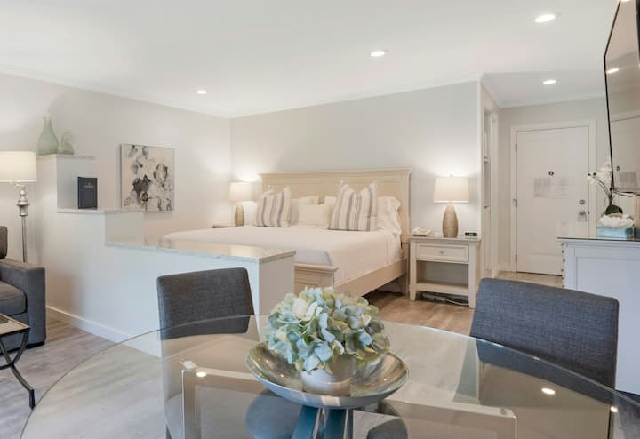 Luxurious Open Floor Plan - Walk To Village - East Hampton, NY