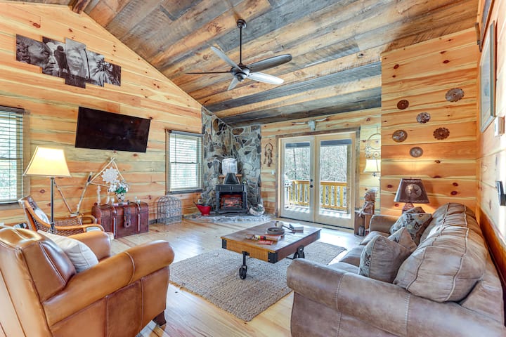 Couple's Retreat: Mtn-view Cabin In Blue Ridge! - Blue Ridge, GA