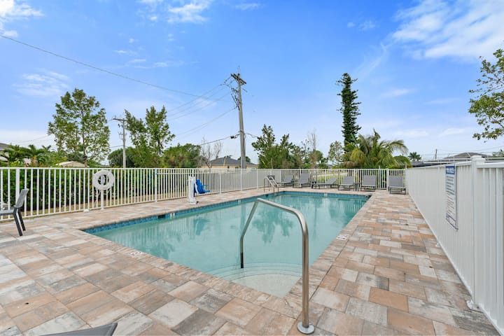Boat Slip, Heated Pool - Bacino Vistas #207 + #208 - Cape Coral, FL