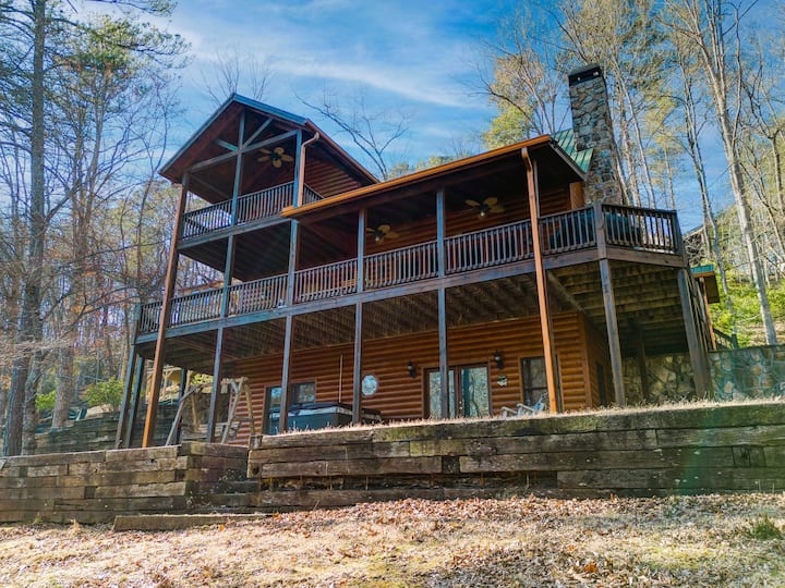 New! Riverfront Retreat - Sleeps 12, Ellijay - Ellijay, GA