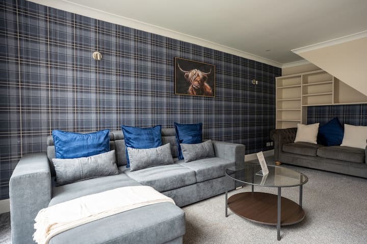 Snug Modern Home In Livingston - Livingston