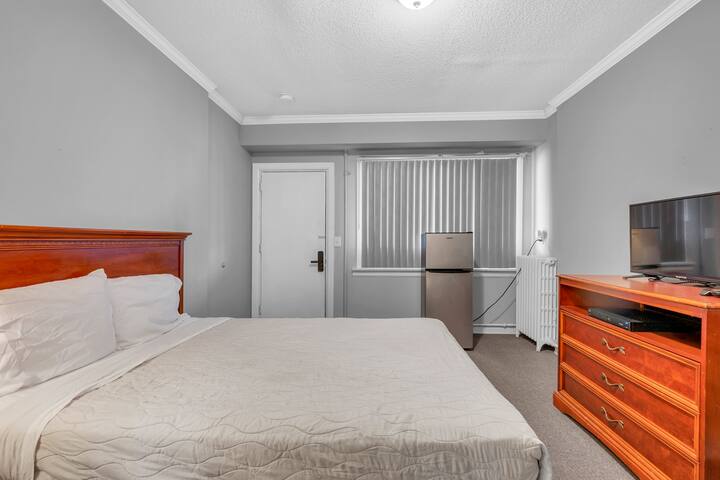 Cozy Room With Private Bath In Brownstown - Gibraltar, MI