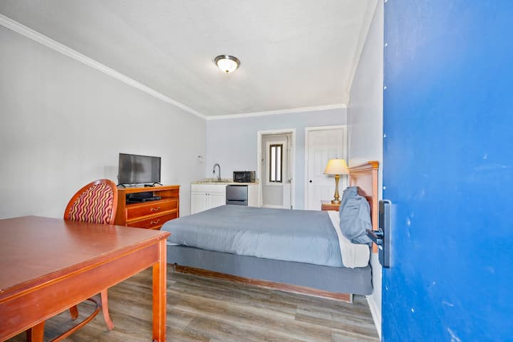 Cozy 1br Retreat In Brownstown – Relax & Unwind! - Gibraltar, MI