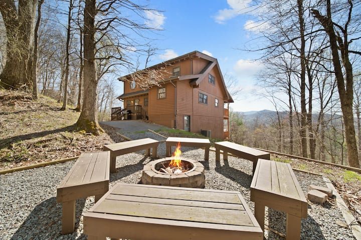 Log Cabin With Modern Amenities-lazy Oaks Lodge - Boone, NC