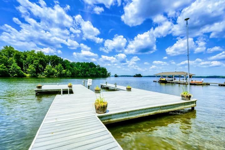 Lakefront Lake Anna Views, Dock, Beach, Firepit - Bumpass, VA