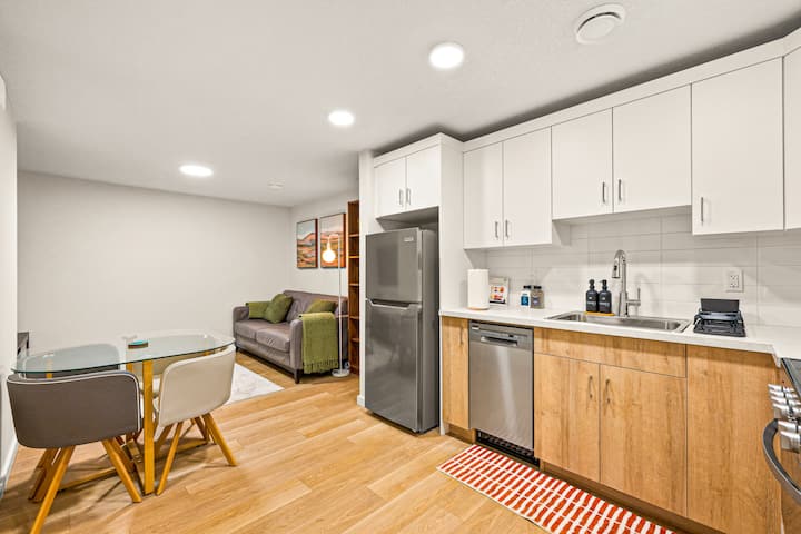Private 2br Suite | Near Hwy 1 | Free Banff Pass - Cochrane