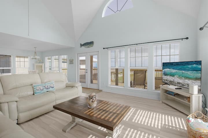 New Waterfront ~ Ohana ~ Pet Friendly ~ Sleeps 10 - Dauphin Island, AL