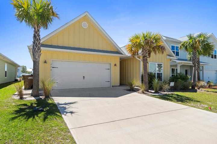Sleeps 10 | Beach & Pool Access | Grill | Pet Ok - Port St. Joe, FL
