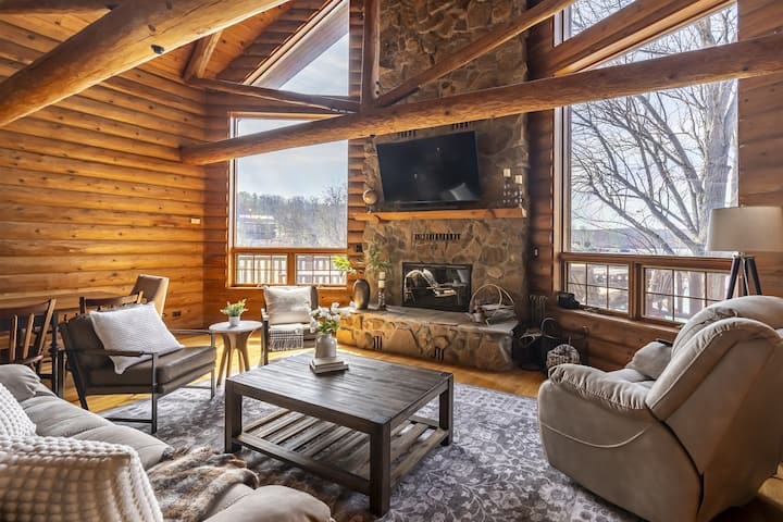 Luxury Log Cabin W/ Beach & Dock • Sleeps 12 - Marion, IL