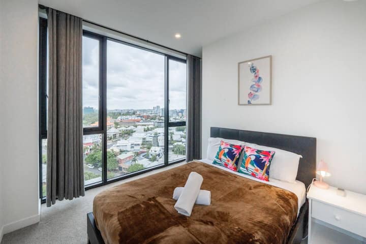 Spring Hill: City Views: 1br 1ba Apt + Poolgym M14 - Brisbane