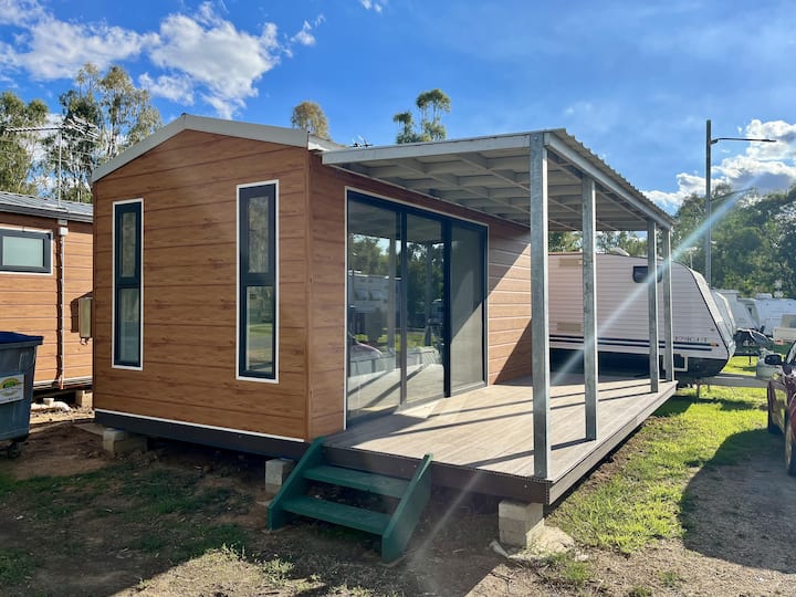 Small Budget Cabin - Junee