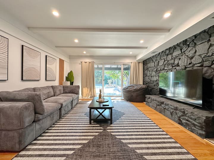 Spacious 6br Poolside Paradise - Lou1 - Uc - Burbank, CA