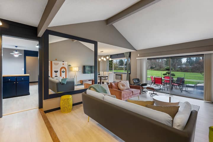 Incredible Golfside Single Level Ranch, Open - Gresham, OR