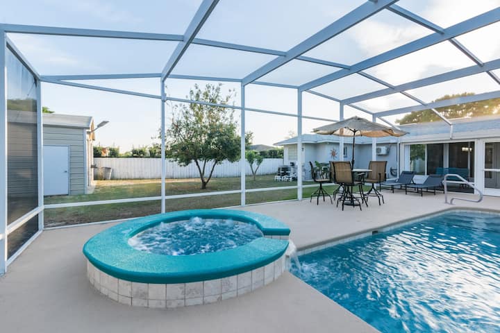 Family Retreat With Pool, Fenced Yard & A/c - Lake Yale, FL