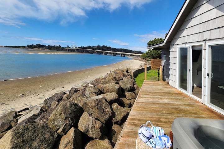 Directly On The Alsea Bay~the Retreat - Waldport, OR