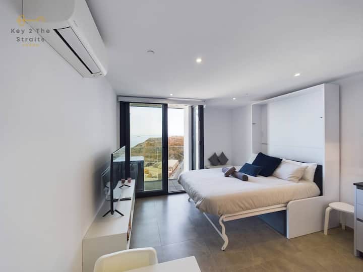 18th Floor Studio With Beach & Sea Views - Gibraltar