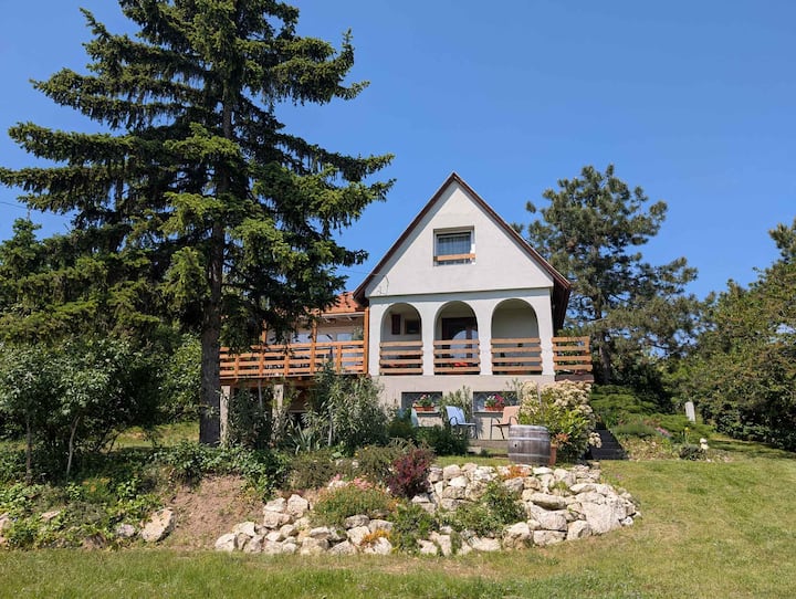 Holiday Home With Panorama And Internet - Székesfehérvár