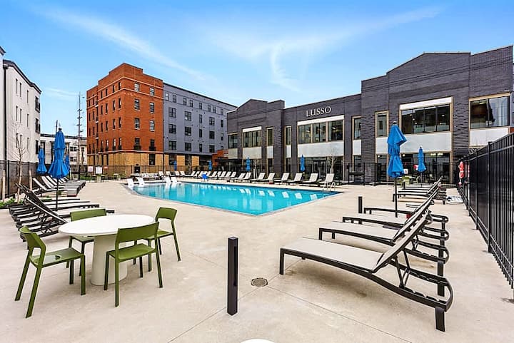 Luxury Italian Vibe 3bed | Pool, Gym, Parking - Ohio