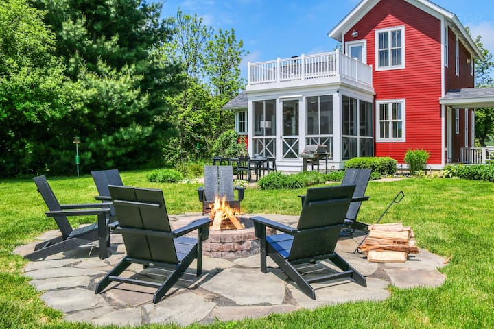 The Red Farmhouse - Fennville, MI