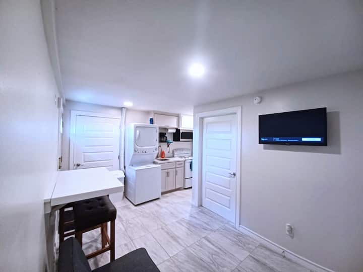 Airport Bunker #2 - Wonderfully Cozy 1bd/1ba - Brownsville, TX