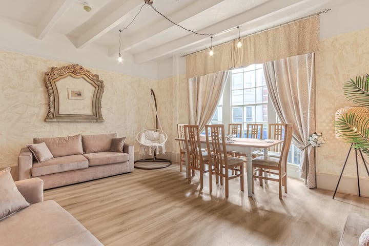 Quirky & Wonky Inn - 4 Bd - Brighton