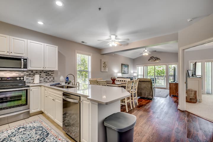 Gorgeous Golf Condo Near Airportbeach&attractions - Myrtle Beach, SC