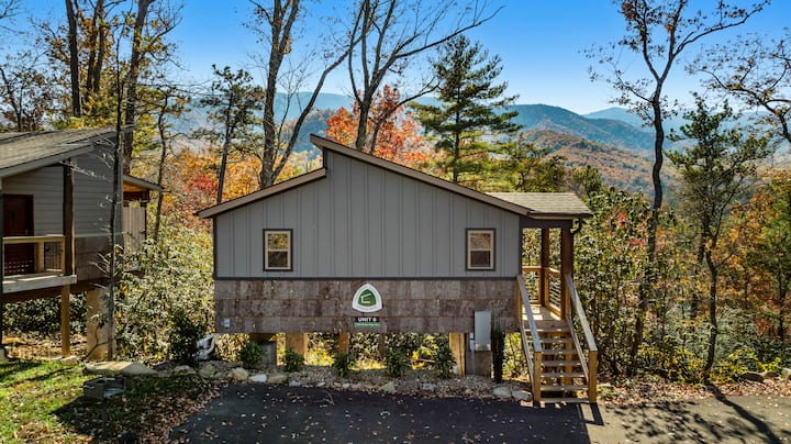 King Cabin 6 | Full Kitchen + Private Hot Tub - Cosby, TN