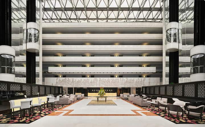 Deluxe Balcony Room In The Heart Of Retail Heaven - Singapore