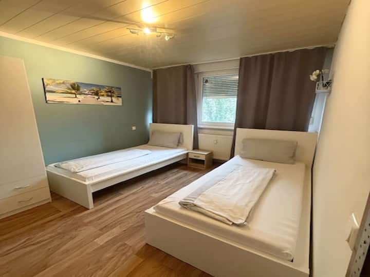 B19 Monteurwohnung Bergisch Gladbach - Bergisch Gladbach