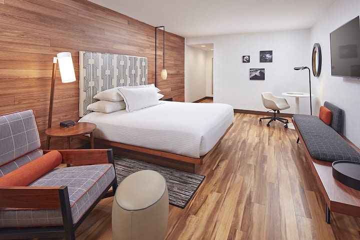 Cozy Carmel Comfort | Gym. Restaurant. Pool. - Carmel-by-the-Sea