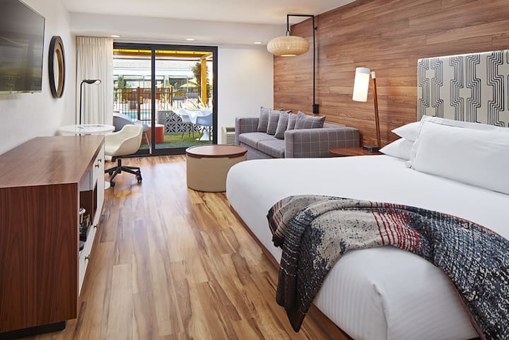Deluxe Room In Ca | Fitness Room. Restaurant. Pool - Carmel-by-the-Sea, CA