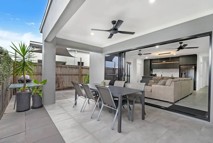 Manoora Haus—industrial Oasis Near Parks & Beach - Cairns