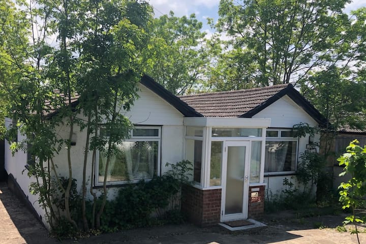 3 Bed Cottage Retreat - Private Garden & Parking - Sevenoaks